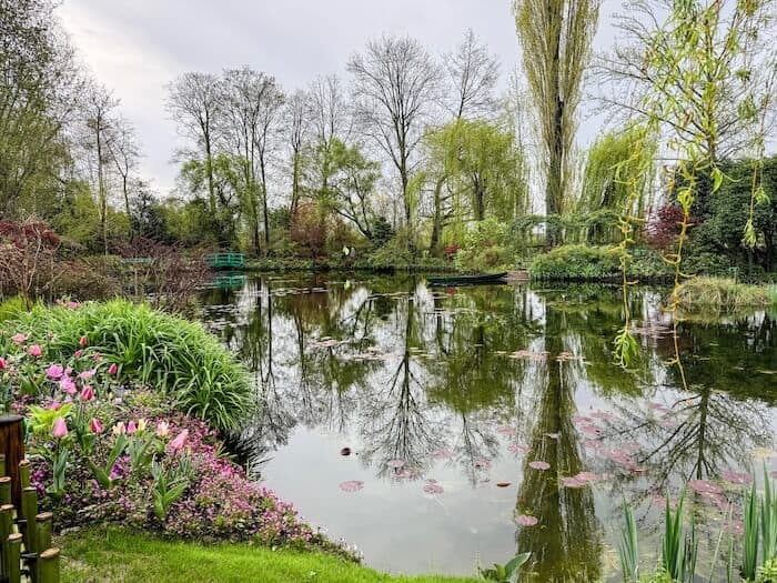 Is Giverny Pretty in April? A Photo Guide to Monet's Fave